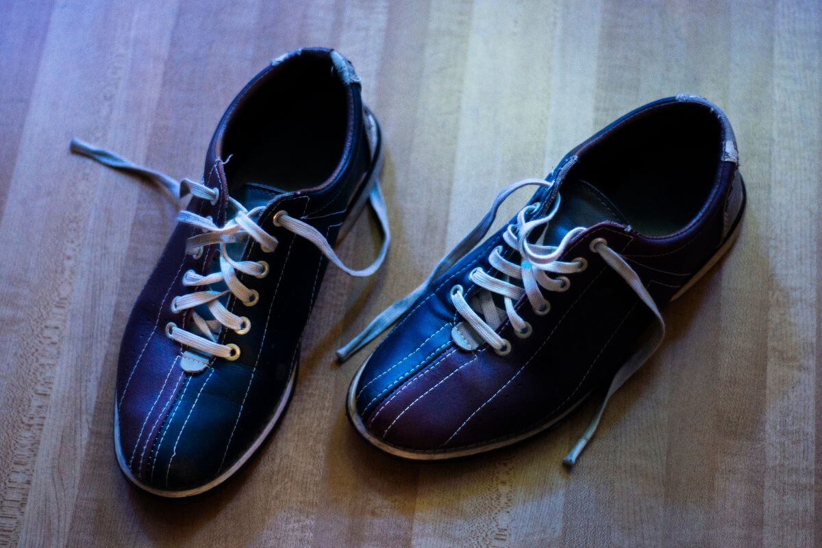 What Size Bowling Shoes Do I Need? Stepping Into The Right Fit - Elite ...
