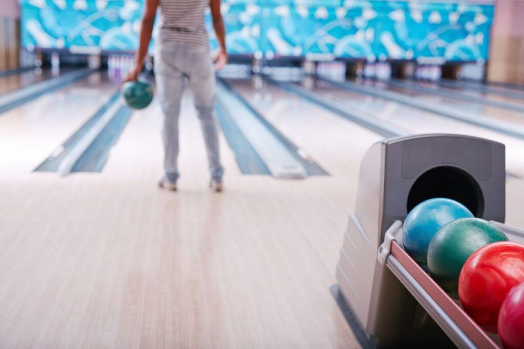 How To Curve A Bowling Ball With Two Hands - Elite Sporting Guide